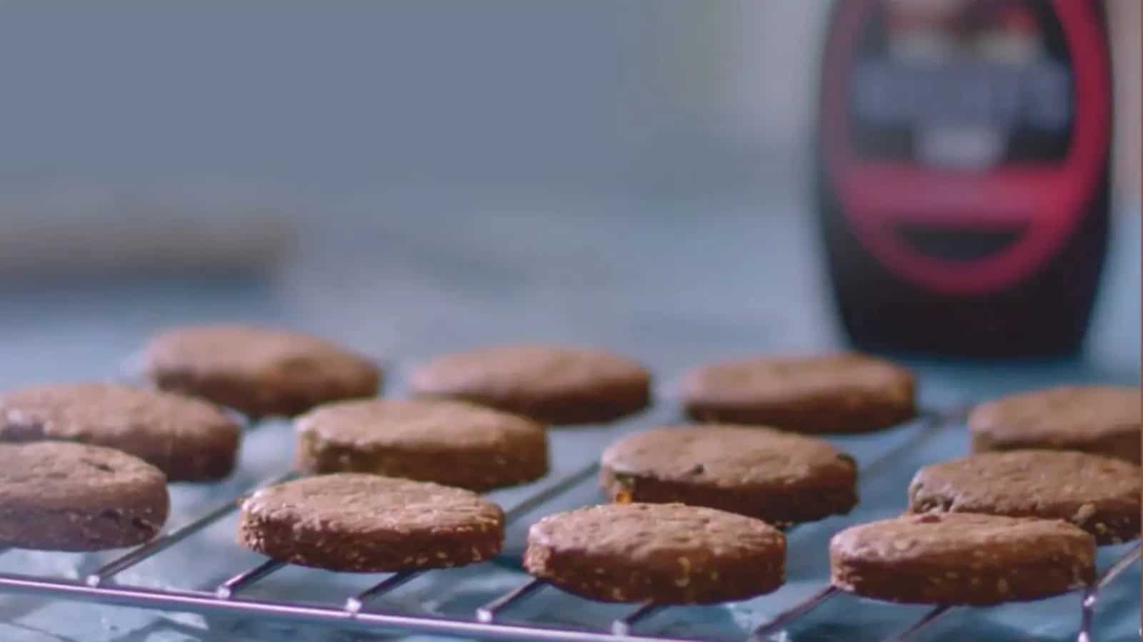 Recipe: Move over regular cookies and drool over Chilli Choco-Oats Cookies