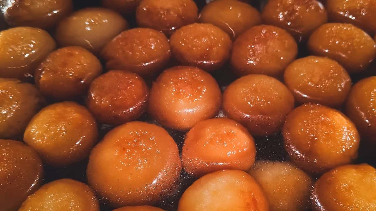 Sweet Experiment: How To Make Paneer Gulab Jamun At Home