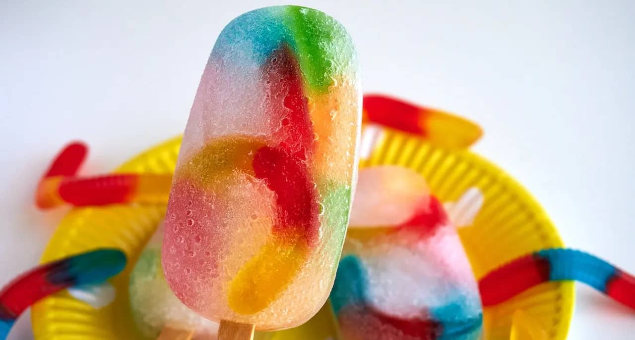 Make These Gummy Worm Popsicles This Weekend