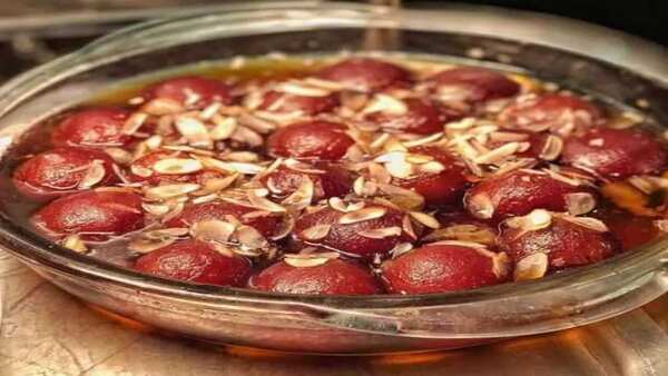Sweet Experiment: How To Make Paneer Gulab Jamun At Home