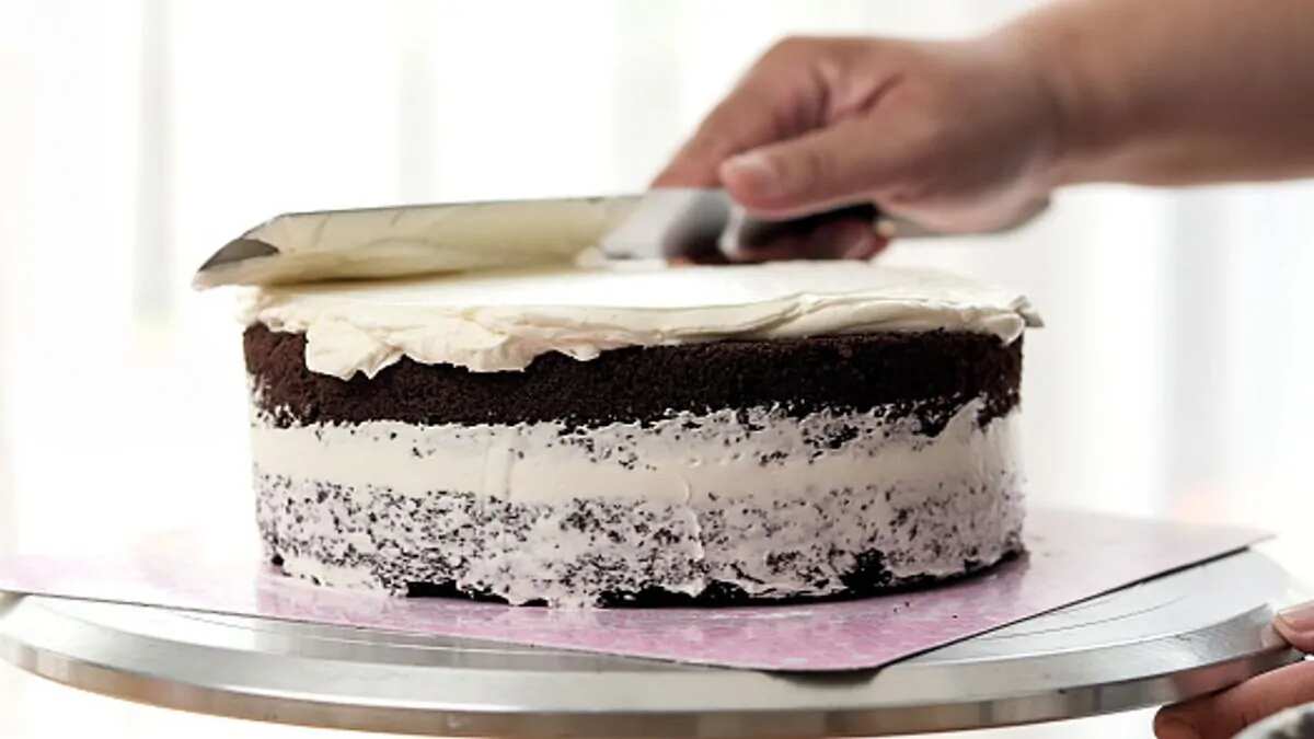 Mahogany Cake: An Underrated Crown Of Its World