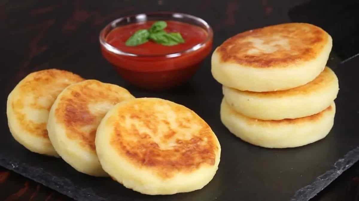 Potato Cheese Pancakes: Super Soft, Eggless Evening Snack Recipe