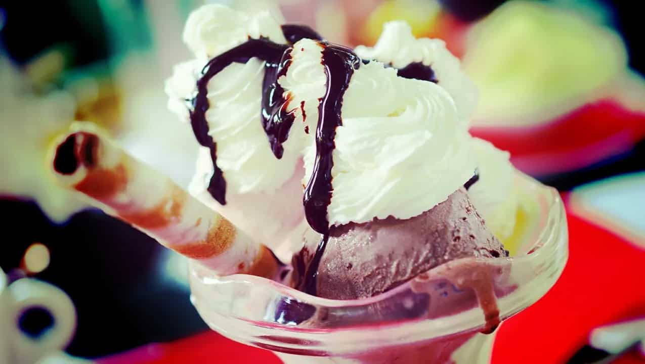 Top Ways To Serve Ice Cream With Simple Ingredients