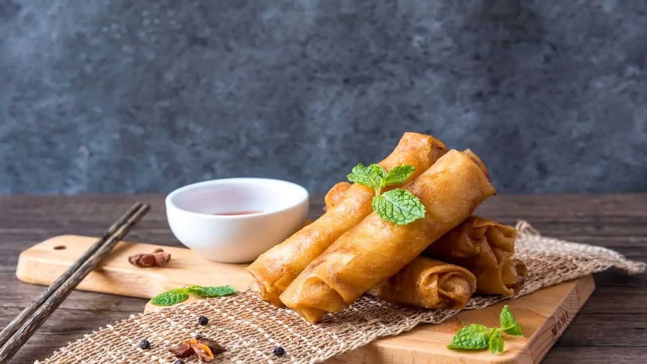 Making Street-Style Spring Rolls At Home? Follow These Easy Tips