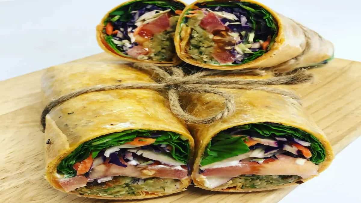 Falafel Wraps: Nutritious Rolls With Relishing and Juicy Sauces