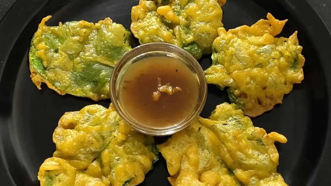 Recipe Of The Day: Try This Crunchy Palak Pakode Recipe For A ...