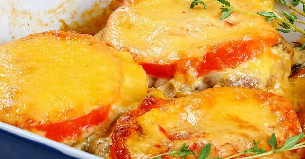How to make Cheesy Chicken Burgers With Tomatoes And Mushrooms Recipe