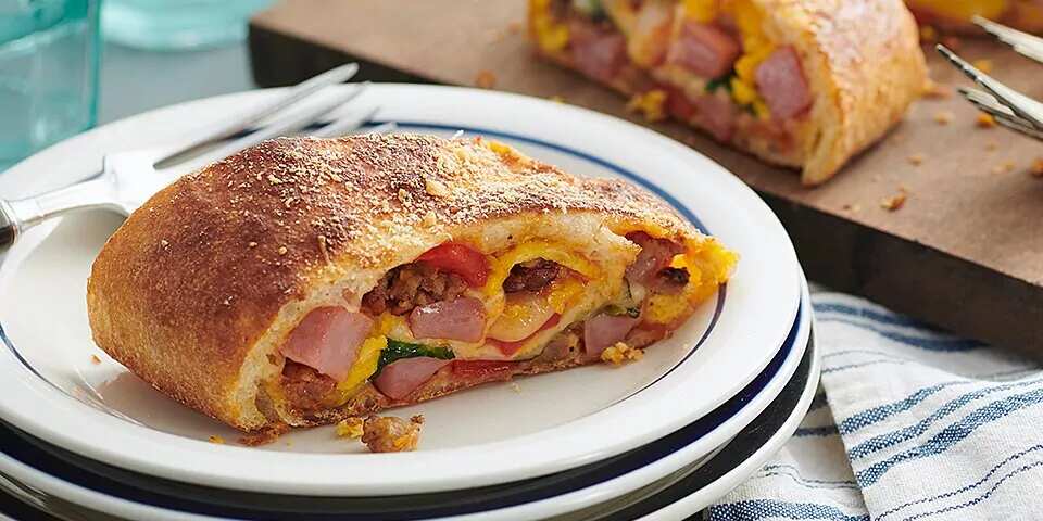 How to make Ham And Sausage Breakfast Stromboli With Roasted Peppers ...