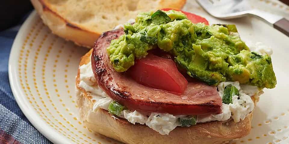 How to make Ham Bagel With Smashed Avocado, Tomato, And Roasted ...