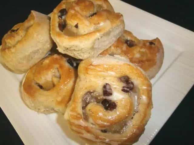 How to make Apple And Cinnamon Scrolls With Chia Seeds Recipe