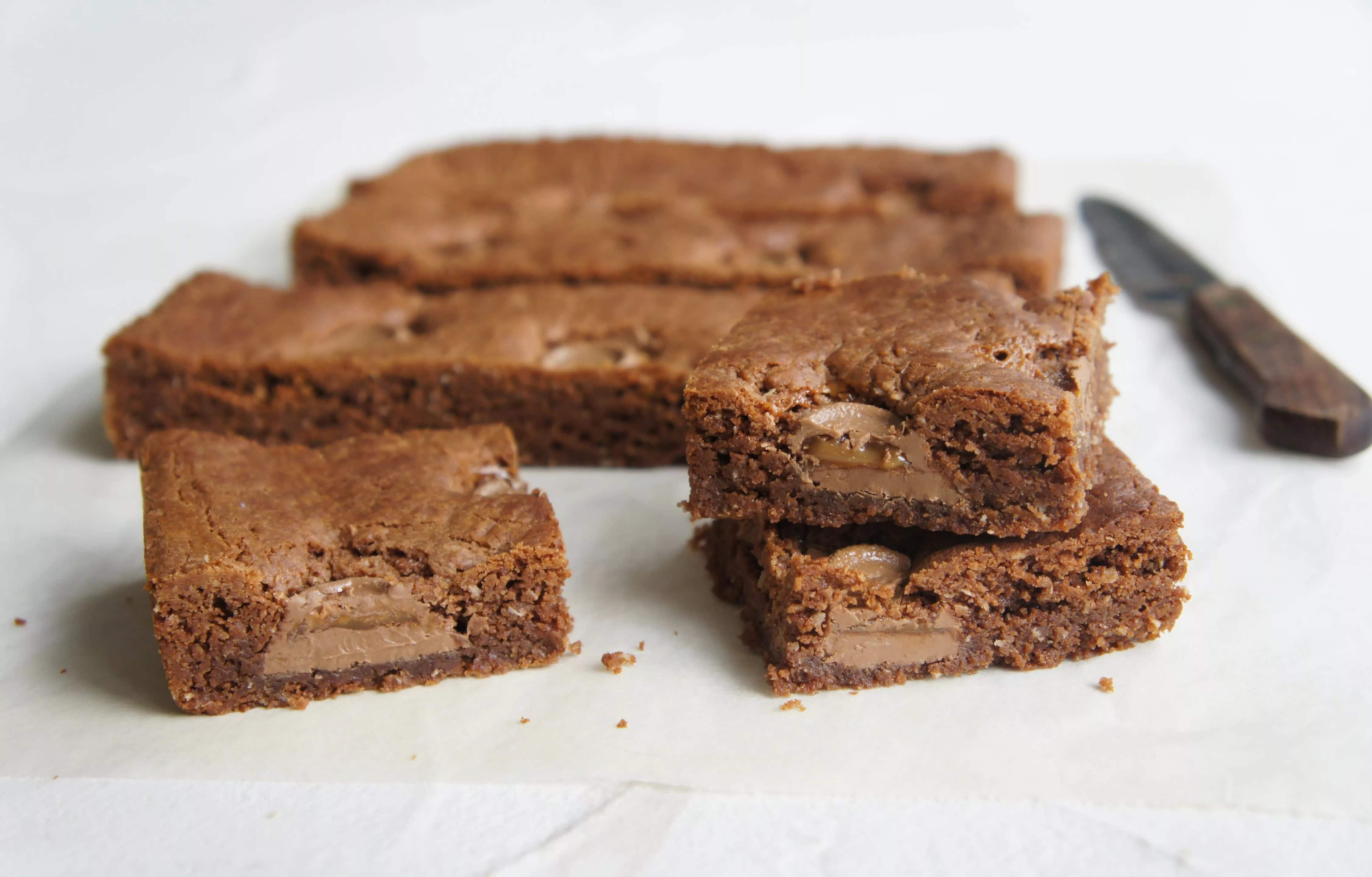 How to make Chewy Choc Rolo Slice Recipe