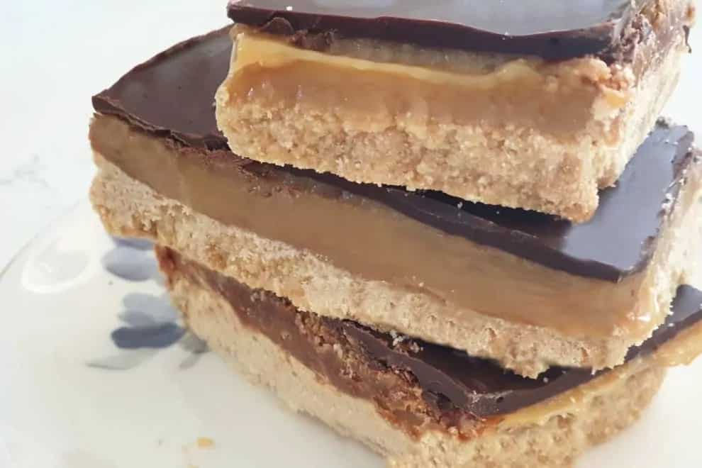How to make Scotch Finger Caramel Slice Recipe