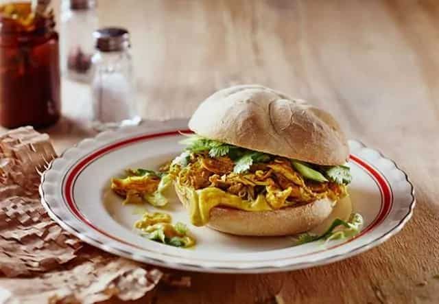 How to make Pulled Chicken Burger And Curried Mayo Recipe