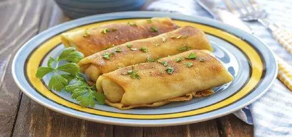 How to make Crunchy Moong Rolls Recipe