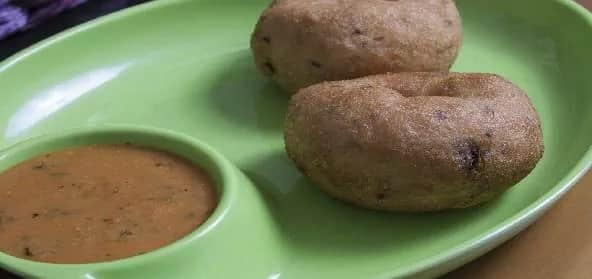 How to make Urad Dal Vada In Sugar Syrup Recipe