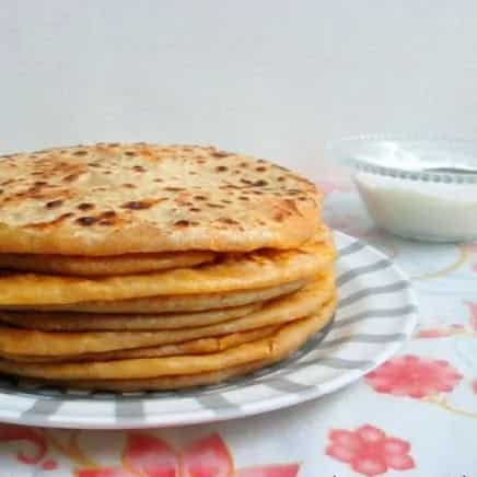 How to make Aloo Paratha And Onion Raita Recipe