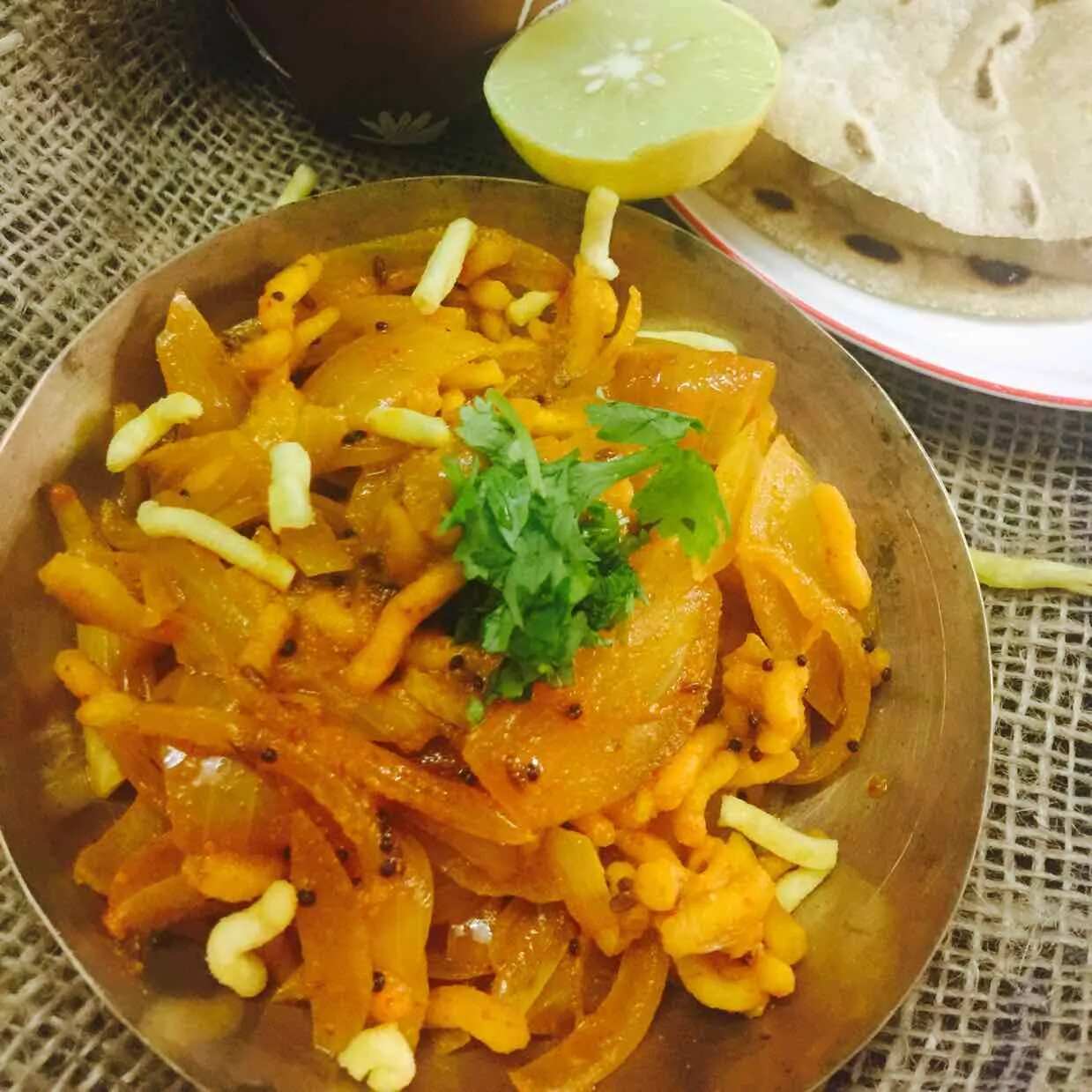 How to make Authentic Pyaaj And Ghathiya Sabzi Recipe