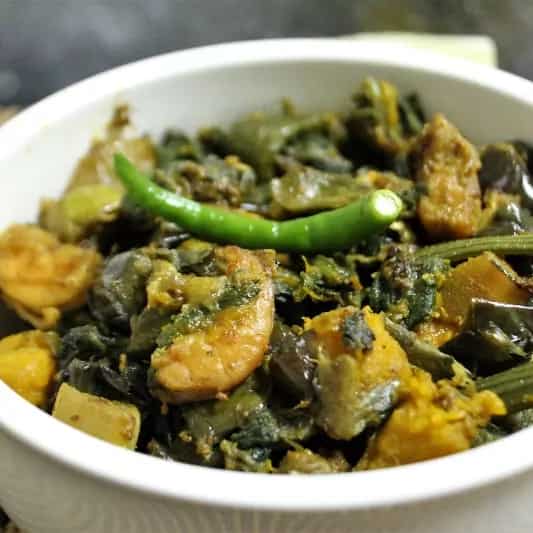 How to make Chingri Maach Diye Kumro Shaag Er Chorchori-bengali Style Recipe