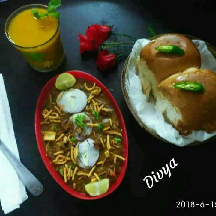 How to make Chole Misal Pav Bhaji Recipe
