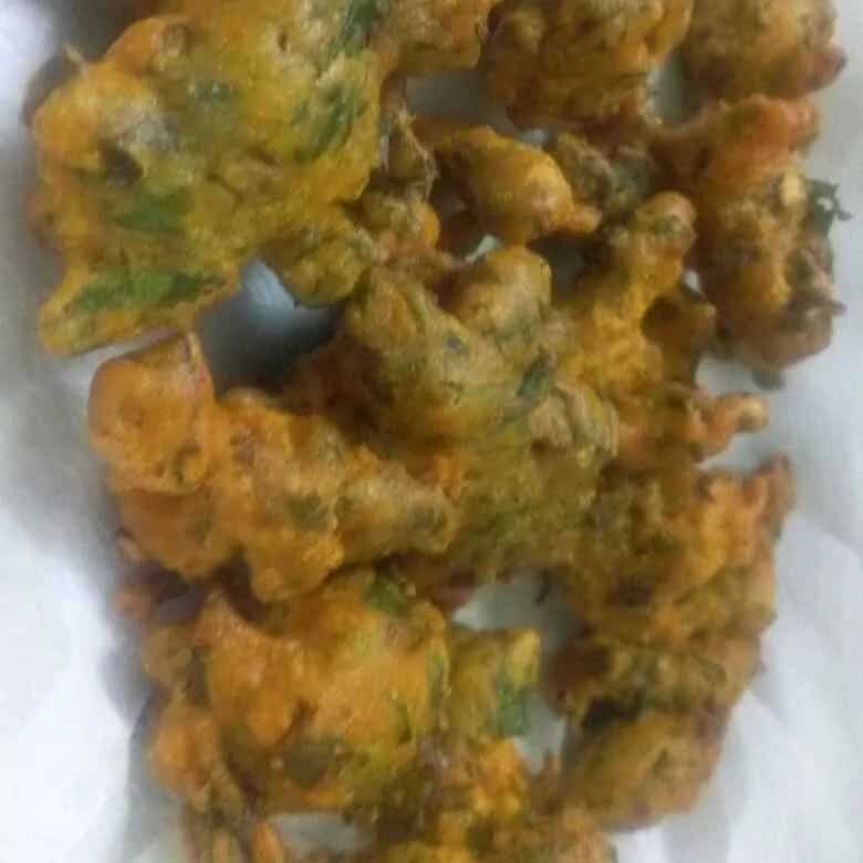 How to make Coriander Mint Green Chilli Pakora Recipe