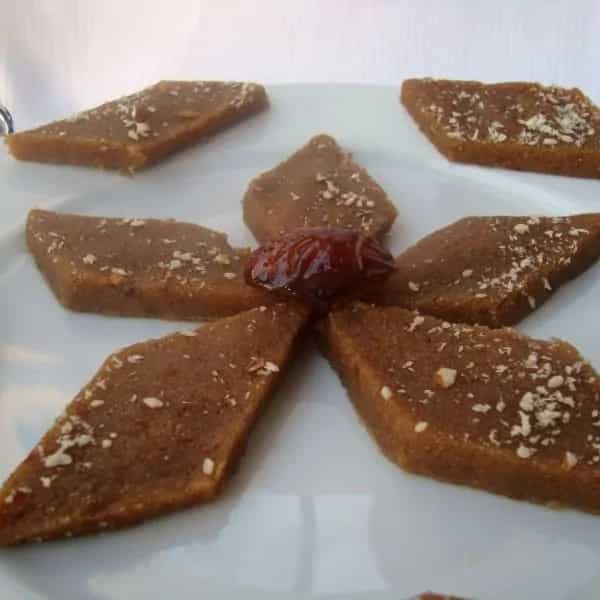 How to make Dates And Semolina Halwa Recipe