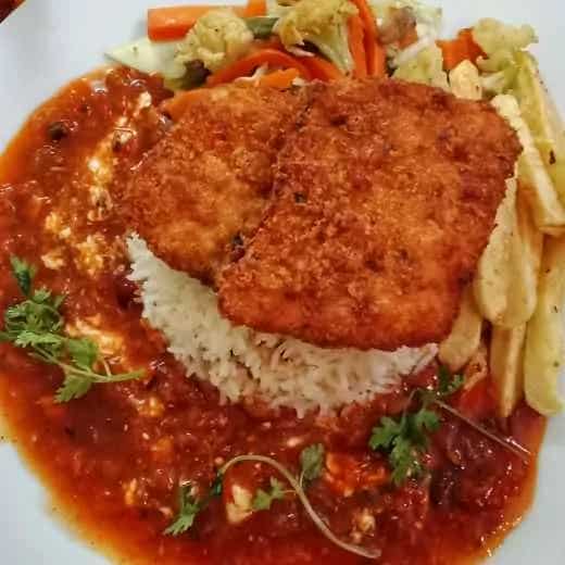 How to make Fried Fish Fillet On Bed Of Fresh Tomato Chilli Sauce With ...