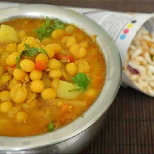 How to make Ghuguni (yellow Peas Curry) Recipe