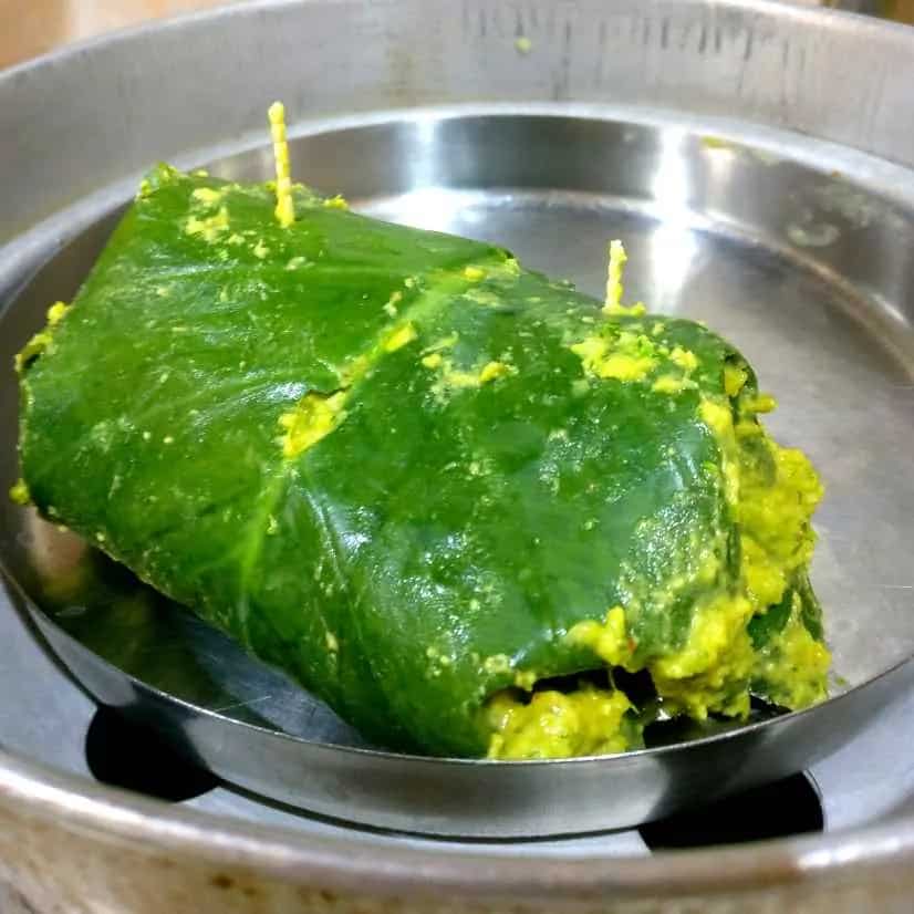 How to make Healthy Broccoli, Spinach, Potato Patra.( Colocasia Leaves ...