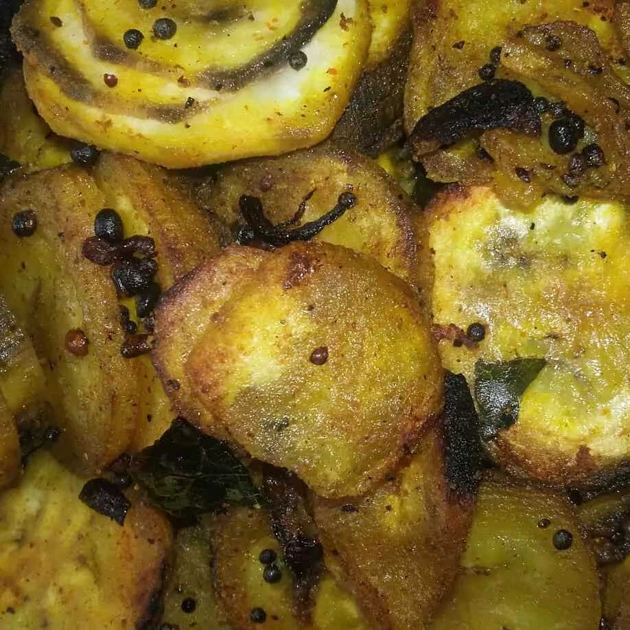 How to make Kancha Kadali Bhaja (raw Banana Fry) Recipe