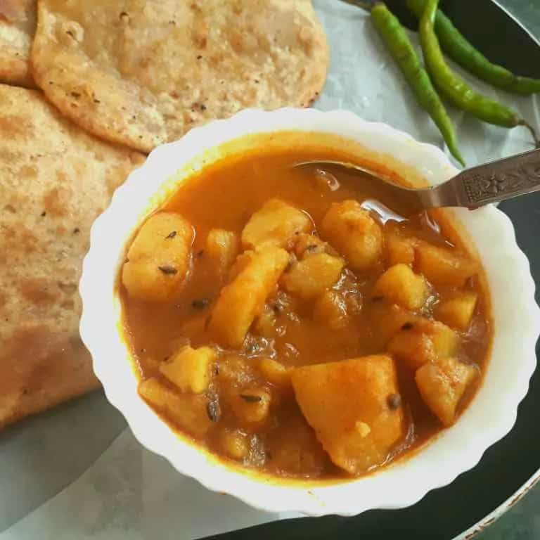 How to make Kolkata Street Style Potato Curry Recipe