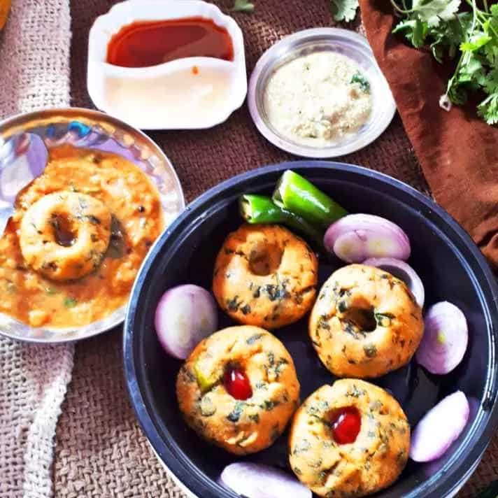 How to make Makkisteamedvadas With Moong Dhuli Dal Recipe