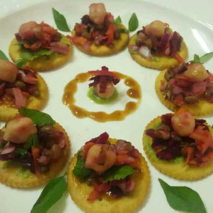 How to make Monaco Bites With Salad Topping Recipe