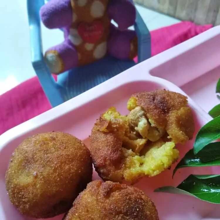 How to make Mushroom Kola Urundai Recipe