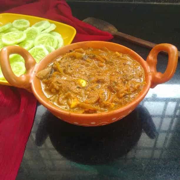 How to make Nadia Posto Dia Piaja Tarkari (spicy Onion Curry With Poppy ...