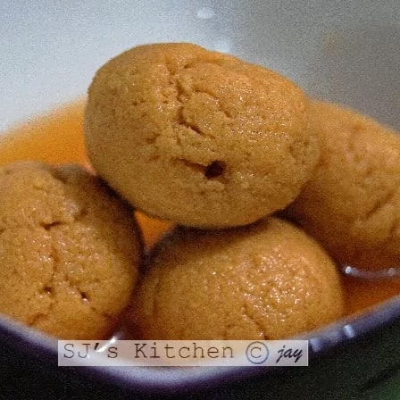 How to make Nolen Gur Rasogolla (date Palm Jaggery Rasgulla) Recipe
