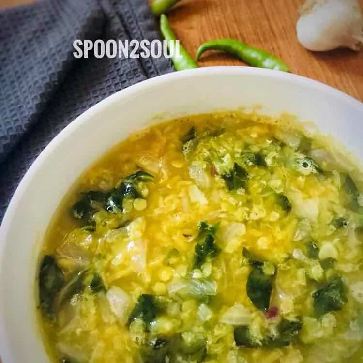 How to make Pakistani Garlicky Red Lentil Spinach Soup Recipe