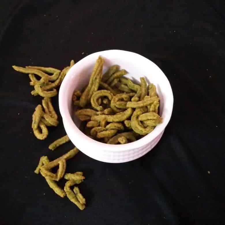 How to make Palak Gathiya Recipe