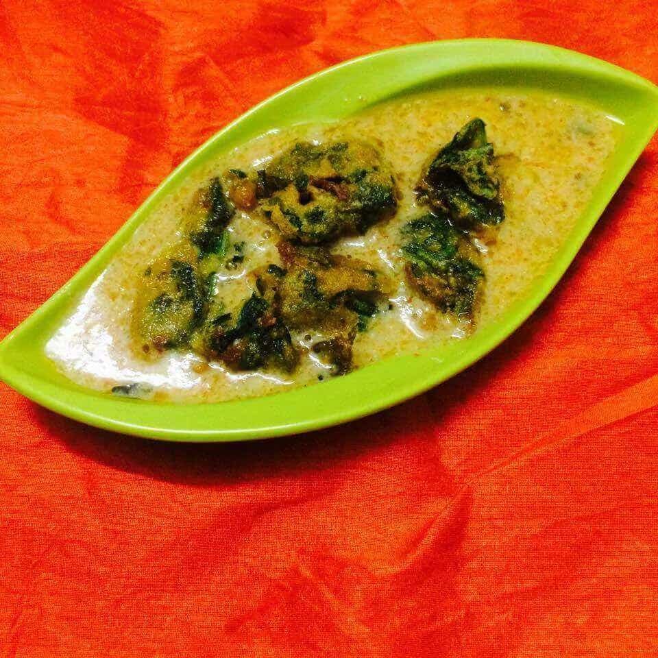 How to make Palak Pakora Kadhi Recipe