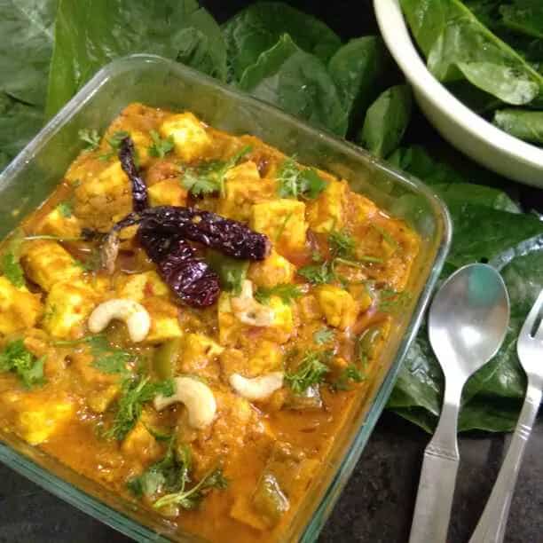How to make Paneer And Capsicum In Red Green And White Gravy Recipe