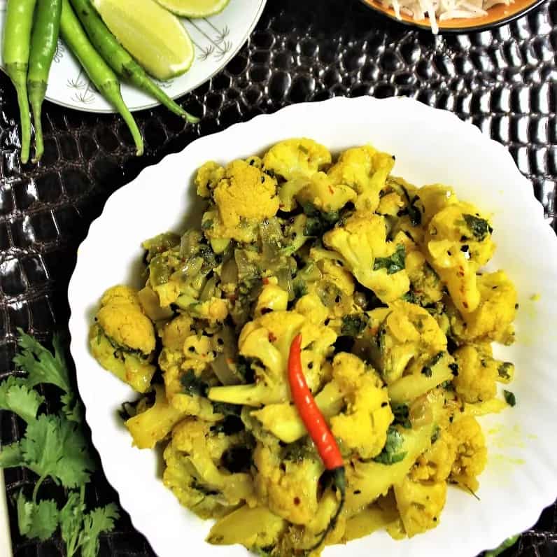 How to make Phool Kophir Paturi (cauliflower Dum-bengali Style) Recipe