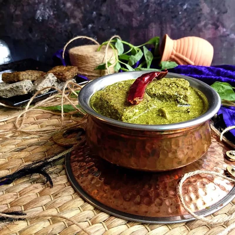 How to make Sepu Vadi (split Urad Dal Dumplings In Spinach Gravy) Recipe