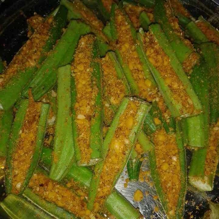 How to make Stuffed Bhindi (okra) Wid Peanuts And Spice Recipe