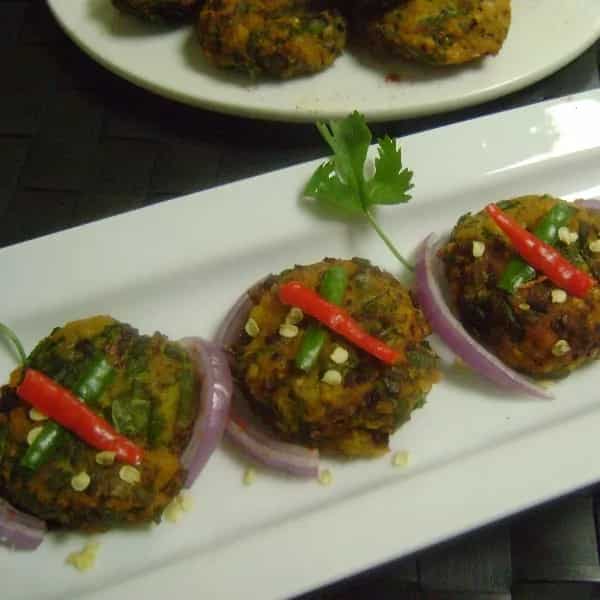 How to make Thankuni Pata Bora (centella Leaves Pakoras/fritters ...