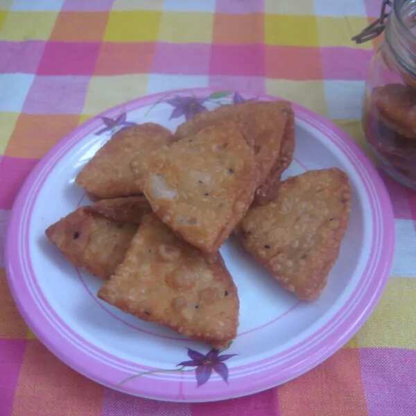 How to make Triangular Nimki Recipe