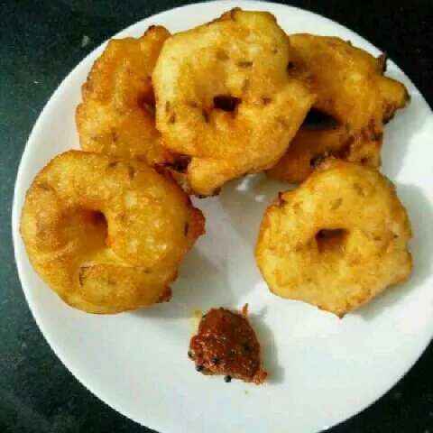 How to make Ulli Garilu/onion Medu Vada Recipe