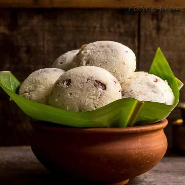 How to make Vivika Or Pathaneer Sweet Idlies Recipe