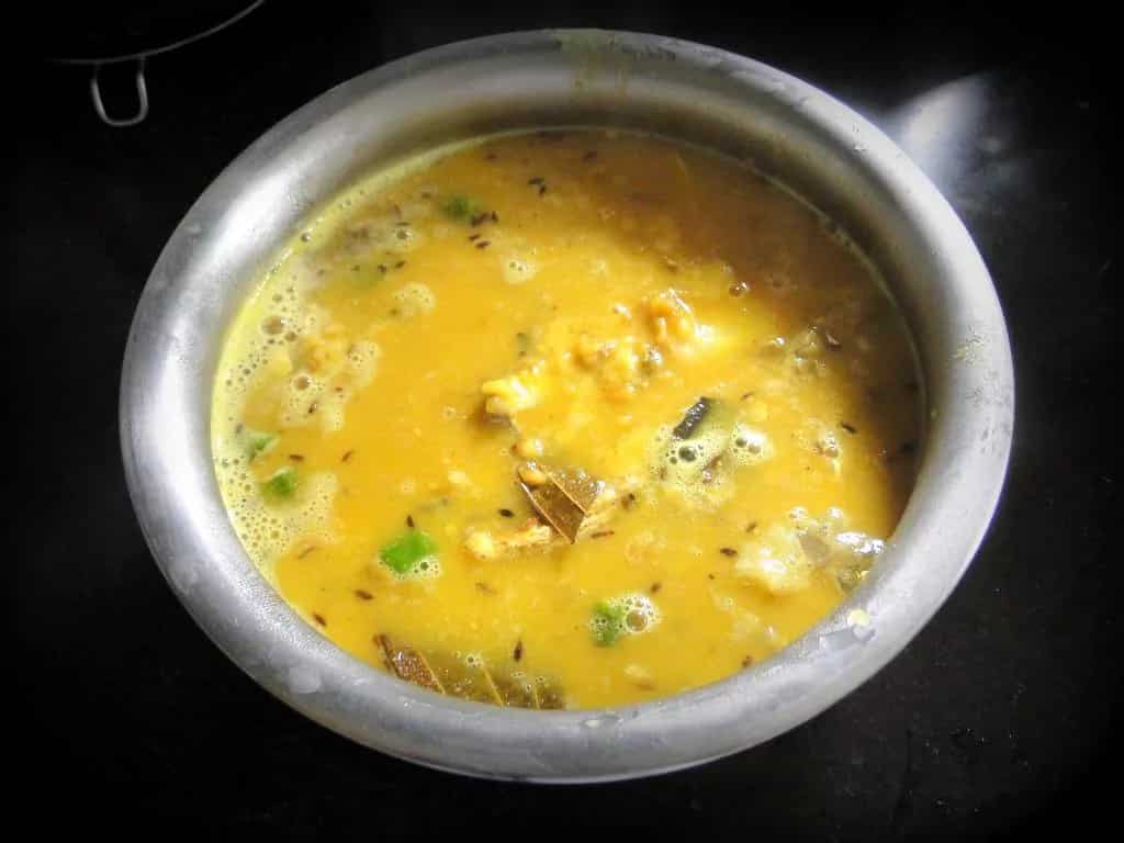 How to make Macher Matha Diye Moong Dal Recipe
