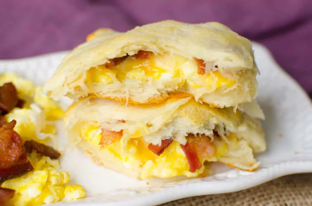 How to make Bacon Egg And Cheese Breakfast Pockets Recipe