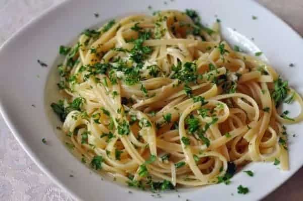 How to make Spaghetti Warehouse Spaghetti With Garlic Butter Recipe