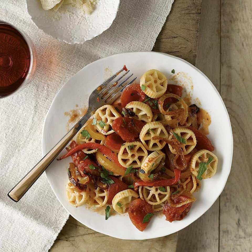 How to make Cartwheel Pasta With Peppers & Onions Recipe
